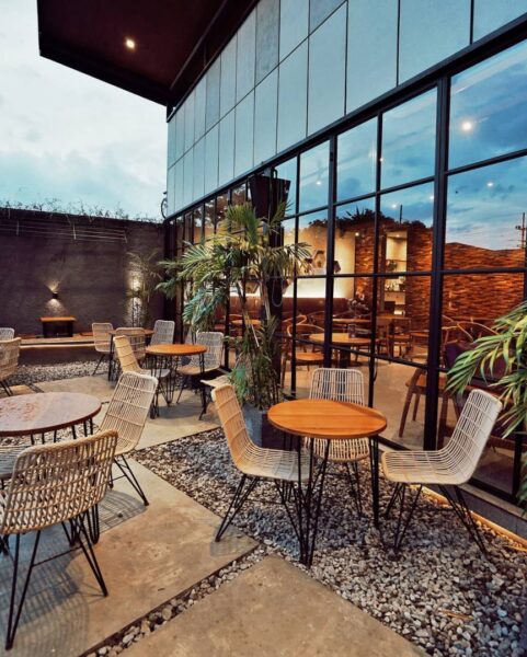 Nakoa Cafe, Cafe 24 Jam Khusus Untuk Deadliner - Berita Malang Raya ...